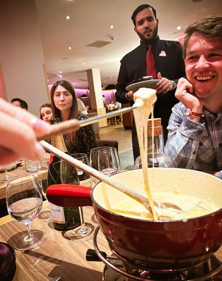 The Ultimate Guide to Val Thorens Après Ski Bars and Nightlife – SNO ...